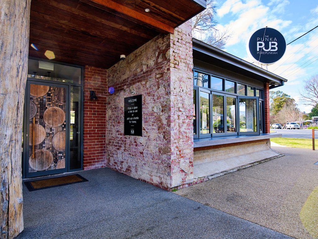 Porepunkah Pub: High Country Victoria’s awe-inspiring community hub ...